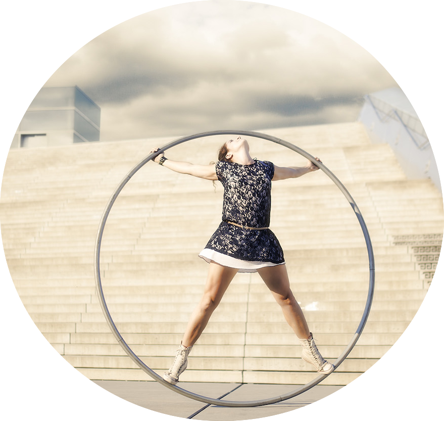 Download Contemporary Circus Artist With Italian-brazilian Origin ...